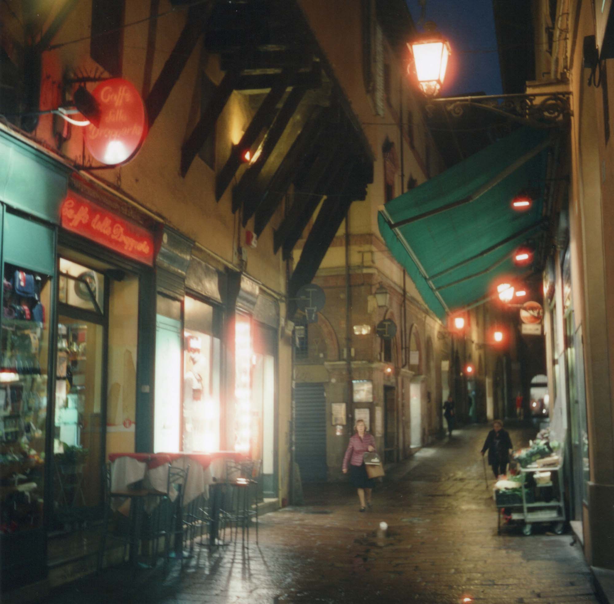 5 Frames... With CineStill 800T (EI 800 / 120 format / Yashica D TLR ...