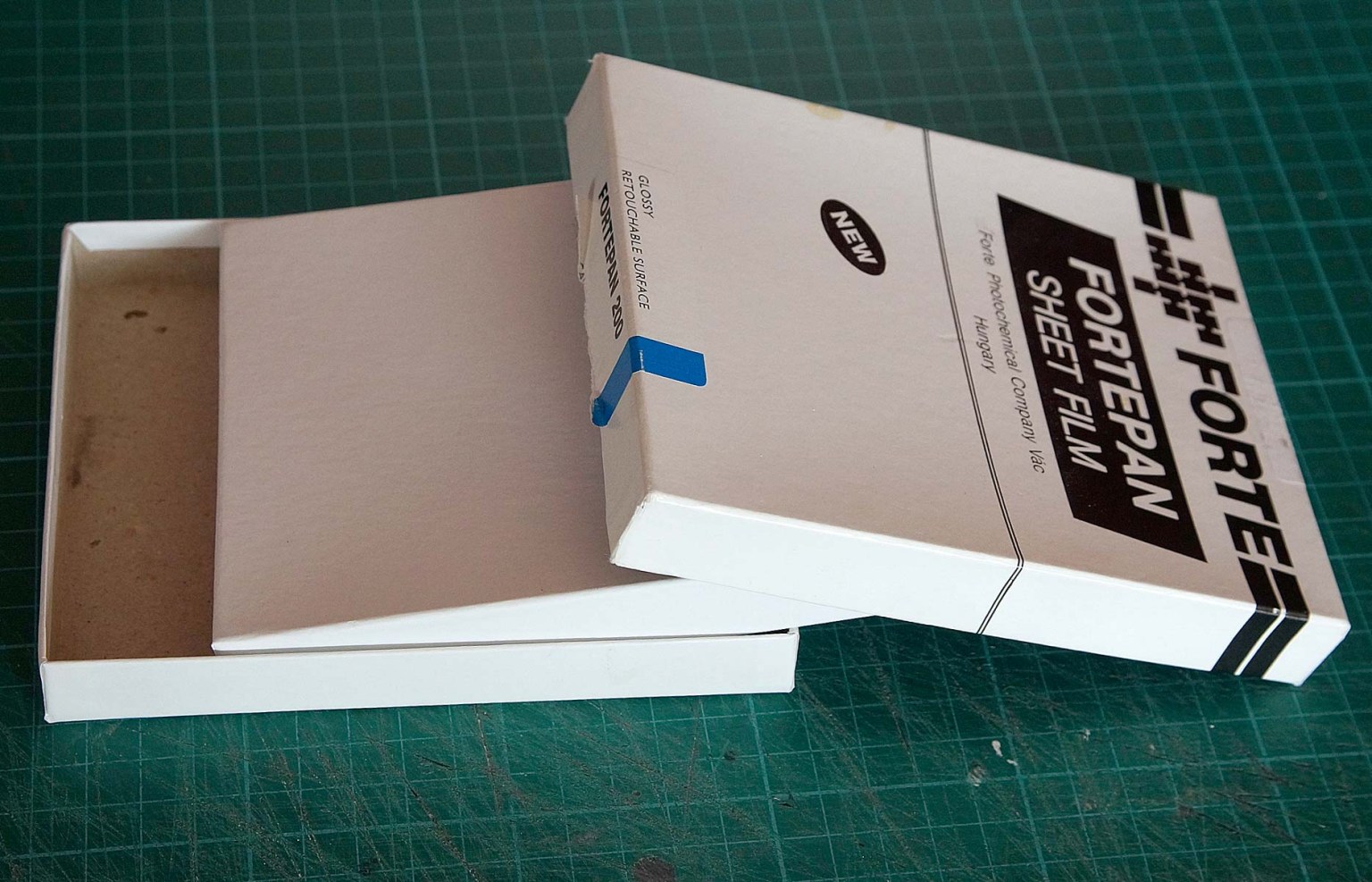 How to: Make a simple large format pinhole camera - EMULSIVE