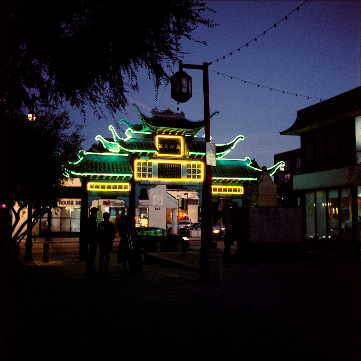5 Frames... With Cinestill 800T at night (EI 1600 / 120 format ...