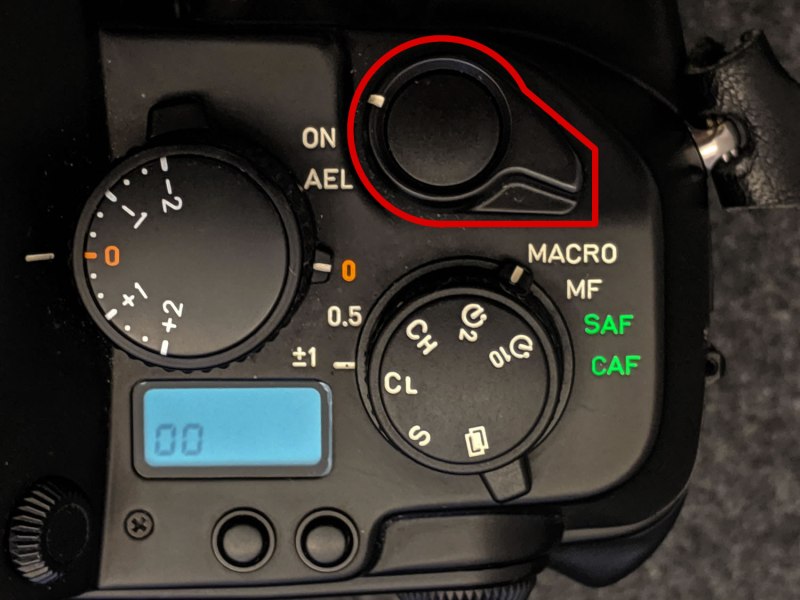 An early swansong? Reviewing the CONTAX AX: autofocusing manual lenses ...