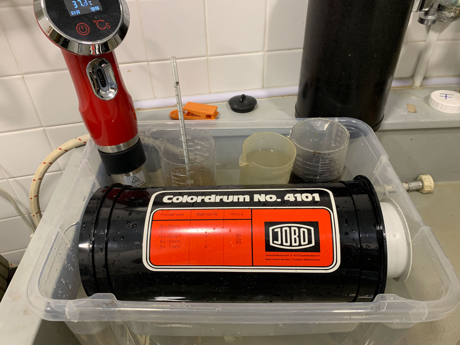 Making colour prints in the darkroom: welcome to RA-4 printing - EMULSIVE