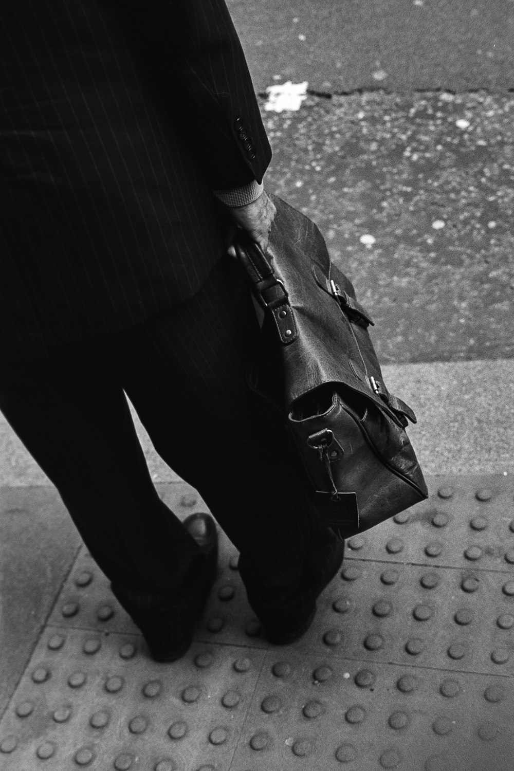 Add to queue: Interviewing Roger Lowe (Shoot film like a Boss) - EMULSIVE