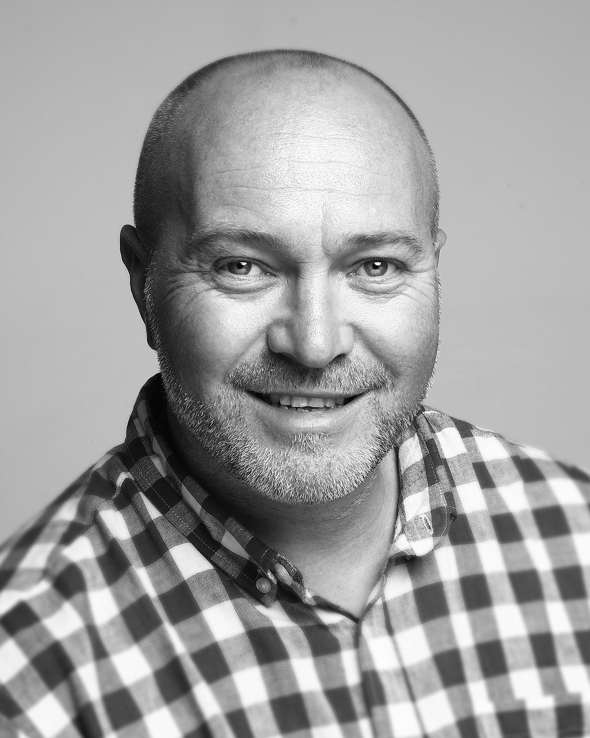 Add to queue: Interviewing Roger Lowe (Shoot film like a Boss) - EMULSIVE