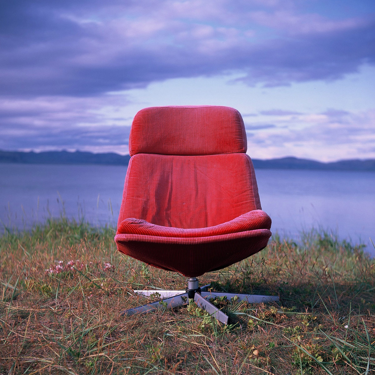 5 Frames... in Iceland with 16-year expired Fujifilm FUJICHROME Velvia ...