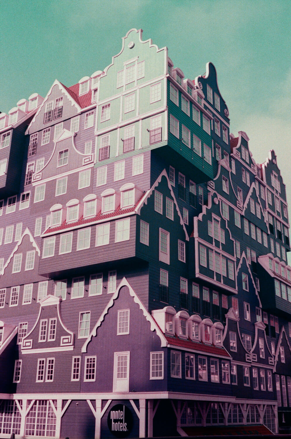 5 Frames... Of LomoChrome Metropolis XR 100-400 (120 format / EI 250 ...