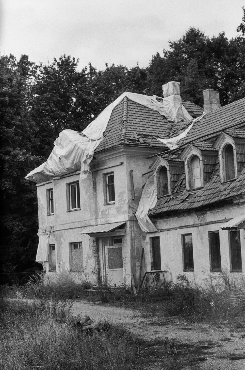 5 Frames... Of Latvia’s Kaucminde Manor on Lomography Berlin 400 Kino ...